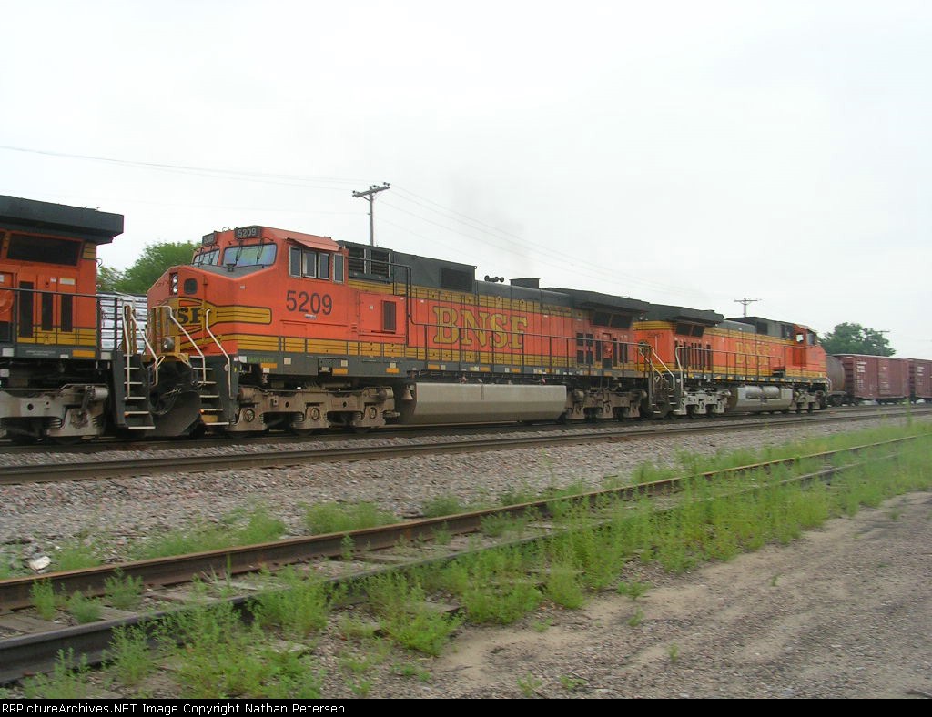 BNSF 5209